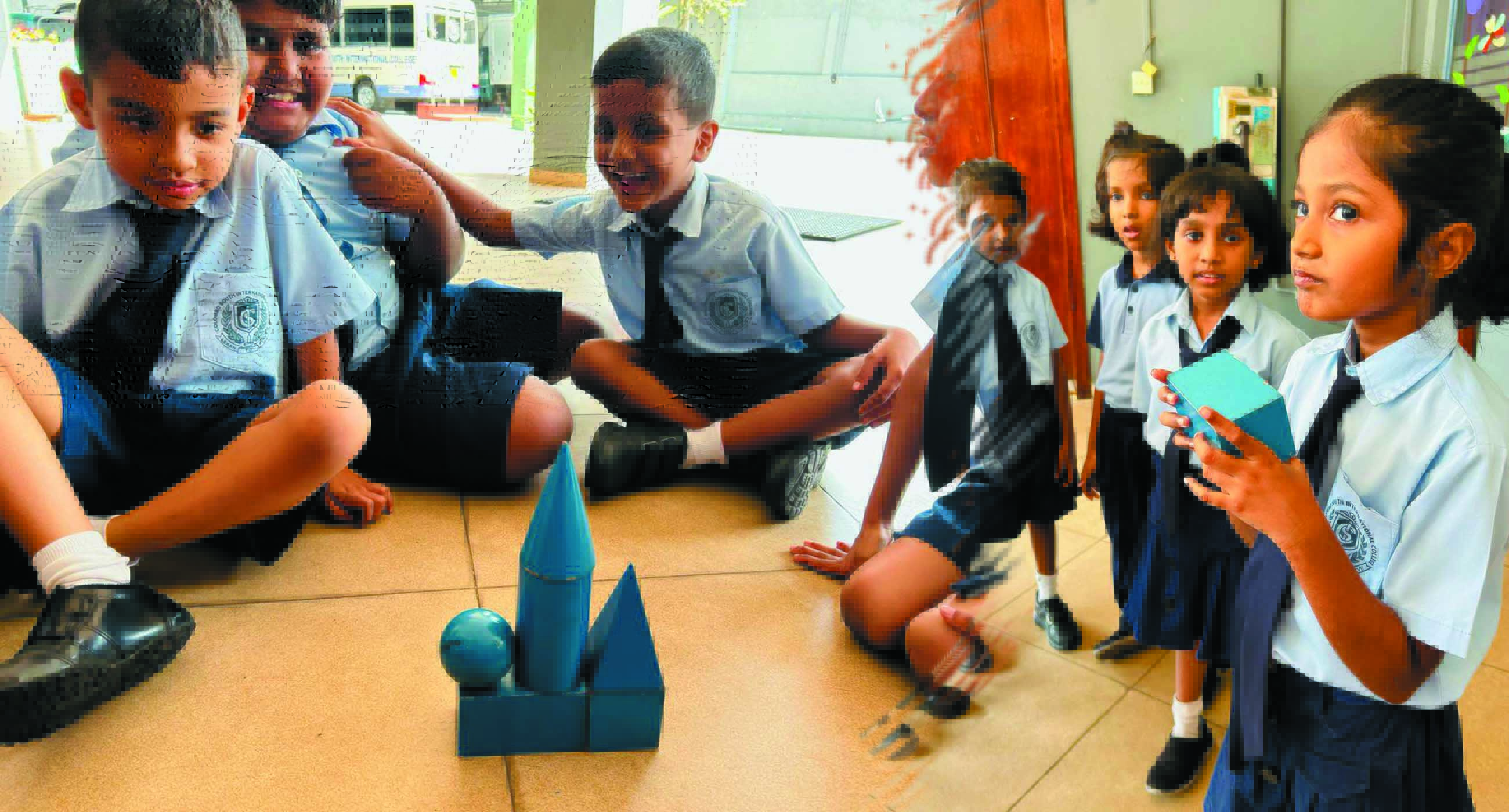 Exploring Shapes Hands-On: G1 Students Bring Solids to Life with Creativity and Teamwork ...